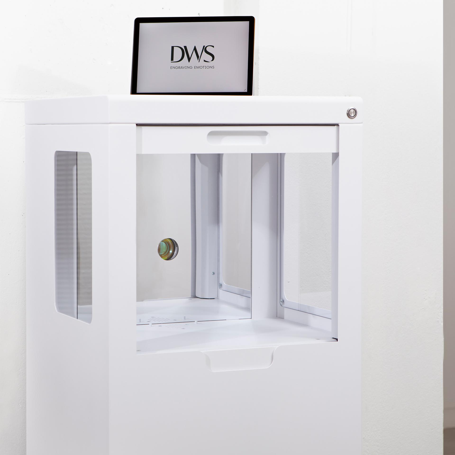 DS2 Engraving Machine – Delivering Excellence for Large-Format Products